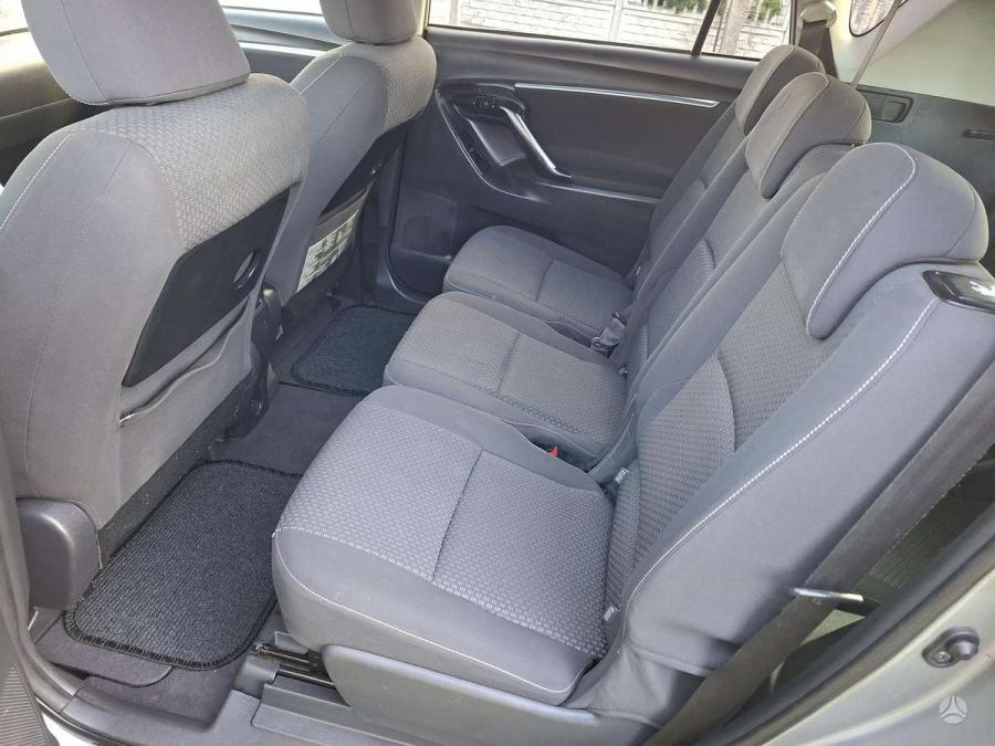 Grey Toyota Verso 2014 in Marijampole, with an engine capacity of 1.60 L and mileage of 199 thousand km for 6699 €, photo 10 on AUTOMOTO.COM.LV