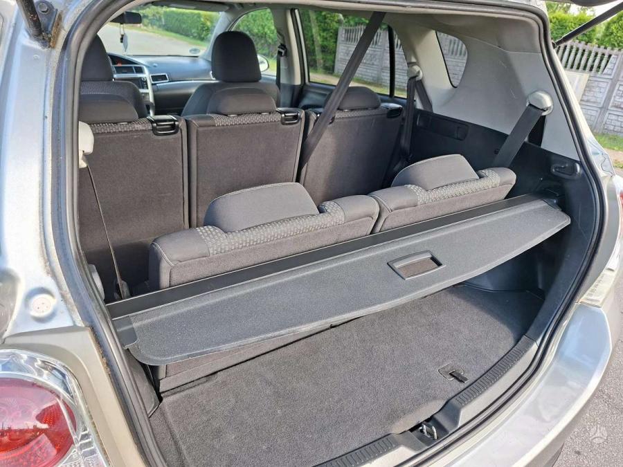 Grey Toyota Verso 2014 in Marijampole, with an engine capacity of 1.60 L and mileage of 199 thousand km for 6699 €, photo 11 on AUTOMOTO.COM.LV