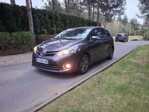 Grey Toyota Verso 2014 in Vilnius, with an engine capacity of 1.60 L and mileage of 220 thousand km for 5100 €, photo  on AUTOMOTO.COM.LV