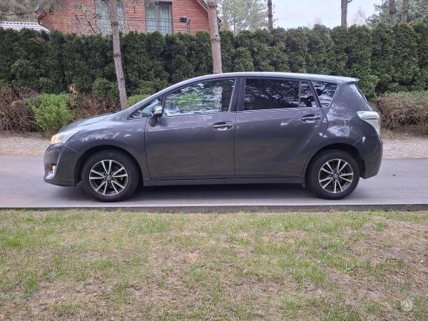 Pelēks Toyota Verso 2014 Viļņa, ar dzinēja tilpumu 1.60 L un nobraukumu 220 tūkst. km par 5100 €, foto 2 vietnē AUTOMOTO.COM.LV