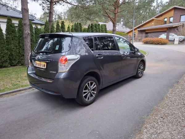 Pelēks Toyota Verso 2014 Viļņa, ar dzinēja tilpumu 1.60 L un nobraukumu 220 tūkst. km par 5100 €, foto 5 vietnē AUTOMOTO.COM.LV