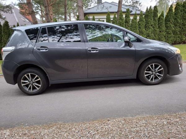 Pelēks Toyota Verso 2014 Viļņa, ar dzinēja tilpumu 1.60 L un nobraukumu 220 tūkst. km par 5100 €, foto 6 vietnē AUTOMOTO.COM.LV