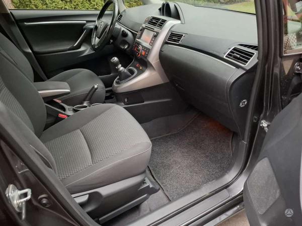 Pelēks Toyota Verso 2014 Viļņa, ar dzinēja tilpumu 1.60 L un nobraukumu 220 tūkst. km par 5100 €, foto 8 vietnē AUTOMOTO.COM.LV