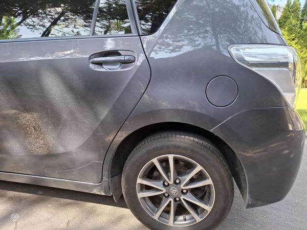 Pelēks Toyota Verso 2014 Viļņa, ar dzinēja tilpumu 1.60 L un nobraukumu 220 tūkst. km par 5100 €, foto 10 vietnē AUTOMOTO.COM.LV
