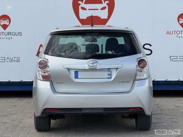 Pelēks Toyota Verso 2014 Tauragė, ar dzinēja tilpumu 2.00 L un nobraukumu 141 tūkst. km par 6700 €, foto 9 vietnē AUTOMOTO.COM.LV