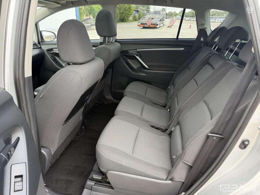 Pelēks Toyota Verso 2014 Tauragė, ar dzinēja tilpumu 2.00 L un nobraukumu 141 tūkst. km par 6700 €, foto 13 vietnē AUTOMOTO.COM.LV