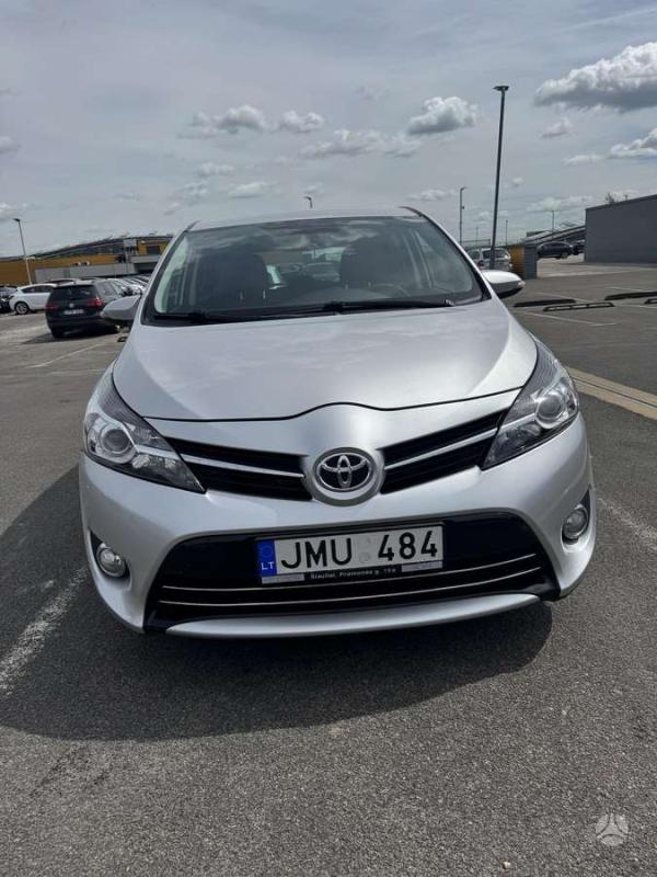 Pelēks Toyota Verso 2014 Šauļi, ar dzinēja tilpumu 1.60 L un nobraukumu 240 tūkst. km par 4700 €, foto 1 vietnē AUTOMOTO.COM.LV