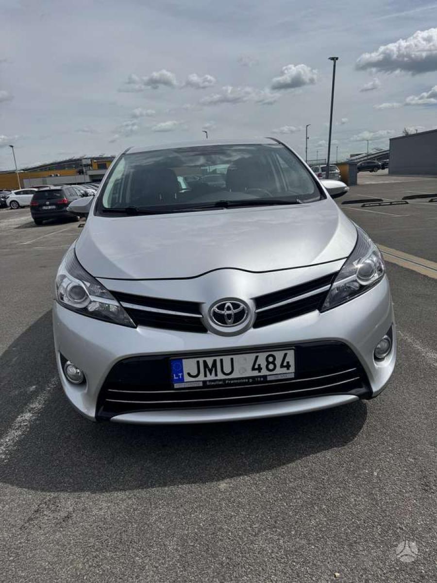 Pelēks Toyota Verso 2014 Šauļi, ar dzinēja tilpumu 1.60 L un nobraukumu 240 tūkst. km par 4700 €, foto 1 vietnē AUTOMOTO.COM.LV