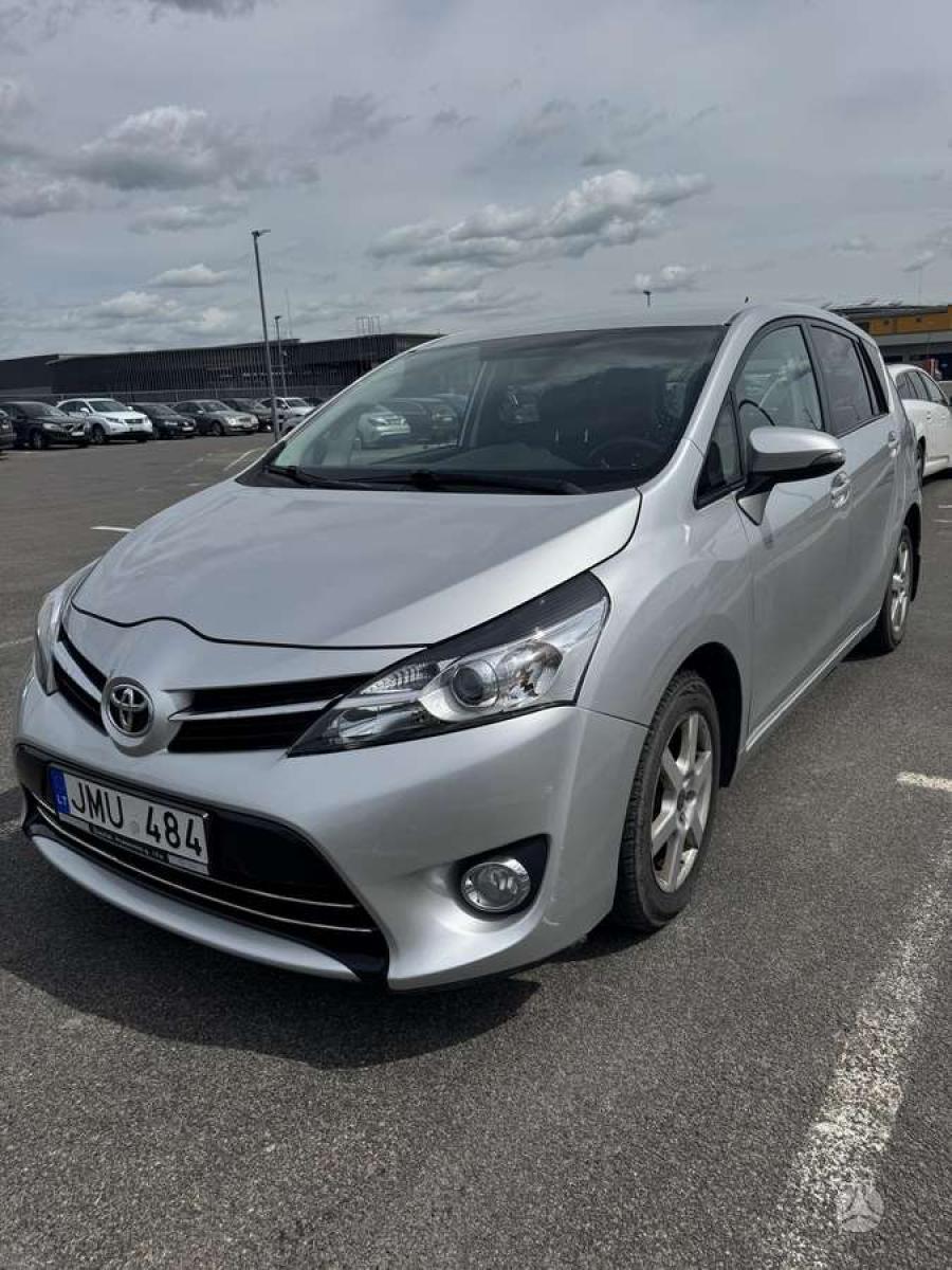 Pelēks Toyota Verso 2014 Šauļi, ar dzinēja tilpumu 1.60 L un nobraukumu 240 tūkst. km par 4700 €, foto 3 vietnē AUTOMOTO.COM.LV