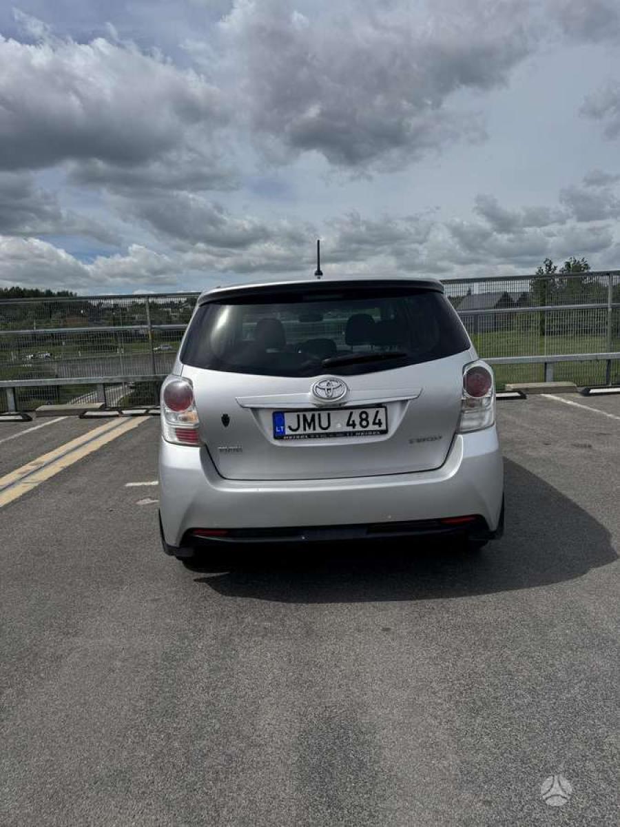 Pelēks Toyota Verso 2014 Šauļi, ar dzinēja tilpumu 1.60 L un nobraukumu 240 tūkst. km par 4700 €, foto 5 vietnē AUTOMOTO.COM.LV