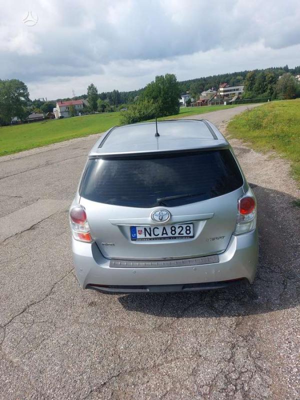 Grey Toyota Verso 2014 in Siauliai, with an engine capacity of 2.00 L and mileage of 314 thousand km for 3790 €, photo 6 on AUTOMOTO.COM.LV