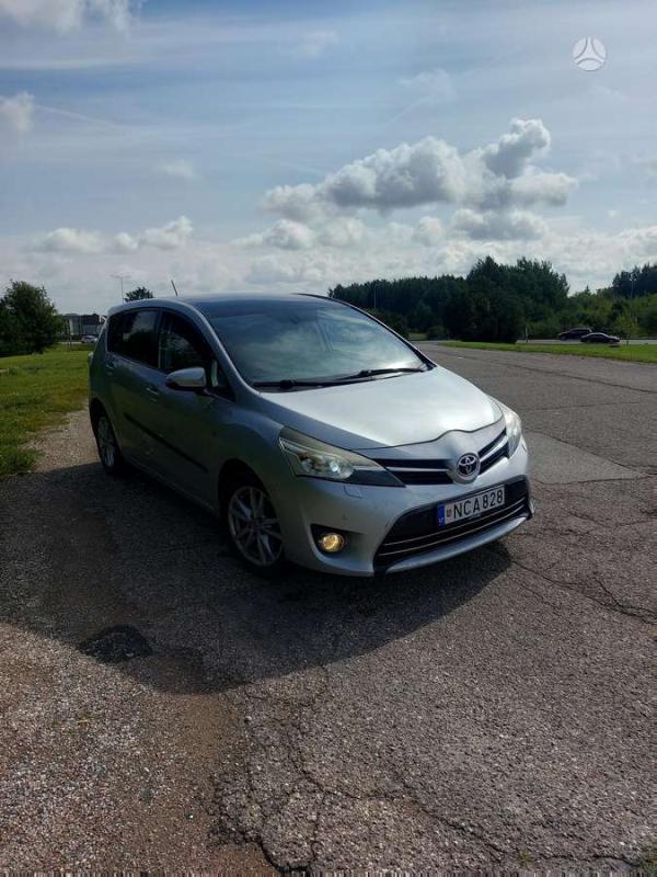 Grey Toyota Verso 2014 in Siauliai, with an engine capacity of 2.00 L and mileage of 314 thousand km for 3790 €, photo 10 on AUTOMOTO.COM.LV