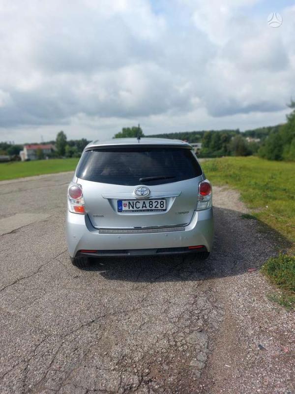 Grey Toyota Verso 2014 in Siauliai, with an engine capacity of 2.00 L and mileage of 314 thousand km for 3790 €, photo 11 on AUTOMOTO.COM.LV