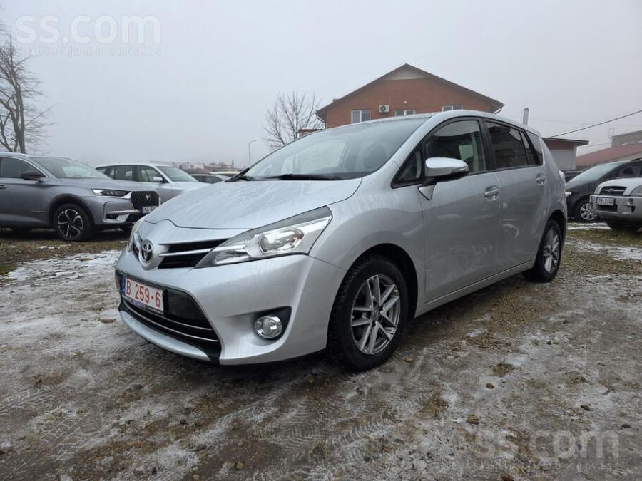 Grey Toyota Verso 2015 in Rezekne, with an engine capacity of 1.60 L and mileage of 0 thousand km for 7250 €, photo 3 on AUTOMOTO.COM.LV
