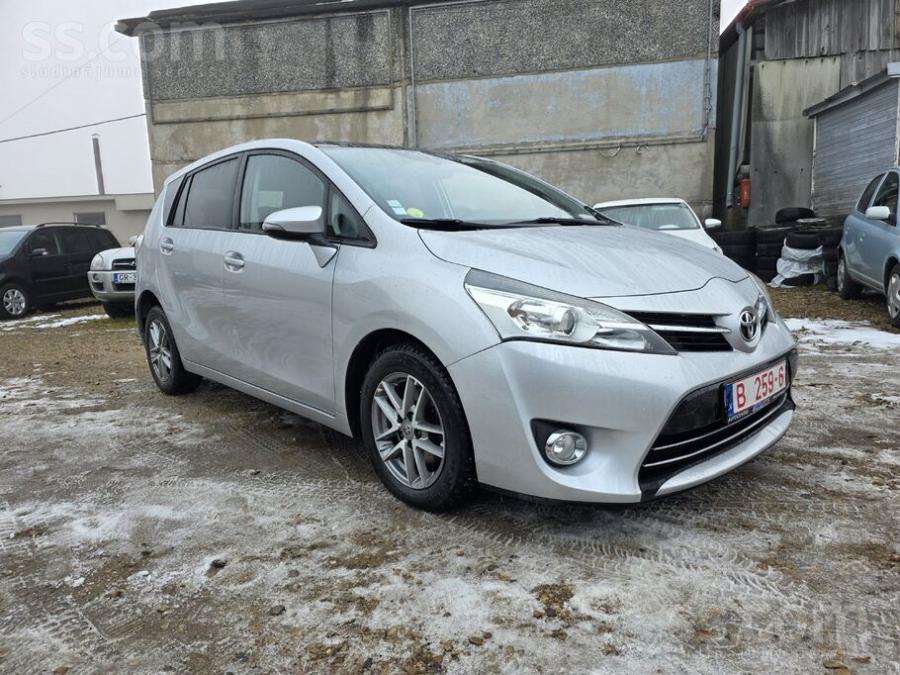 Grey Toyota Verso 2015 in Rezekne, with an engine capacity of 1.60 L and mileage of 0 thousand km for 7250 €, photo 4 on AUTOMOTO.COM.LV
