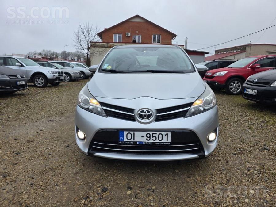 Grey Toyota Verso 2015 in Rezekne, with an engine capacity of 1.60 L and mileage of 0 thousand km for 7250 €, photo 33 on AUTOMOTO.COM.LV