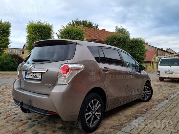 Grey Toyota Verso 2015 in Jelgava, with an engine capacity of 1.60 L and mileage of 171 thousand km for 8250 €, photo 9 on AUTOMOTO.COM.LV