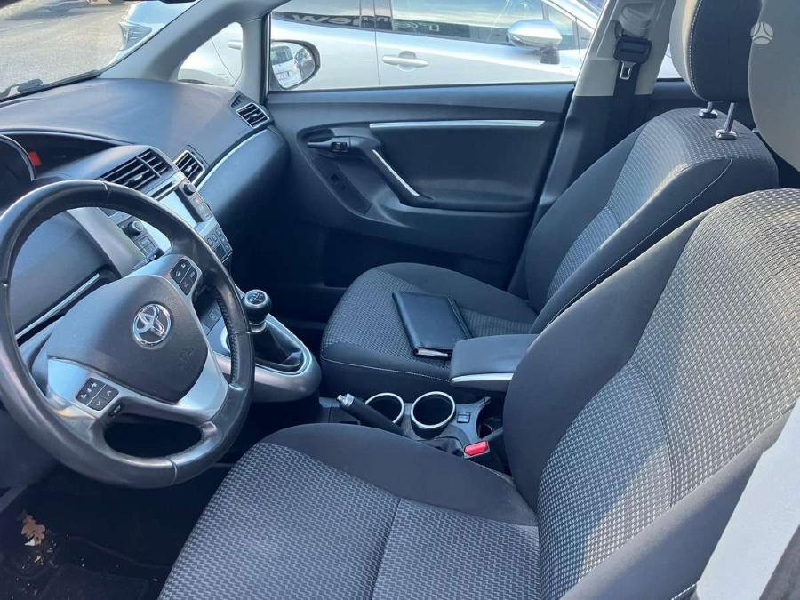 Pelēks Toyota Verso 2015 Kauņa, ar dzinēja tilpumu 1.60 L un nobraukumu 230 tūkst. km par 6700 €, foto 6 vietnē AUTOMOTO.COM.LV