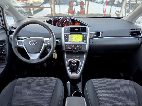 Grey Toyota Verso 2015 in Taurage, with an engine capacity of 1.60 L and mileage of 264 thousand km for 5900 €, photo 9 on AUTOMOTO.COM.LV