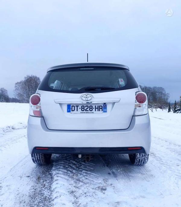 Grey Toyota Verso 2015 in Vilnius, with an engine capacity of 1.60 L and mileage of 218 thousand km for 4900 €, photo 6 on AUTOMOTO.COM.LV