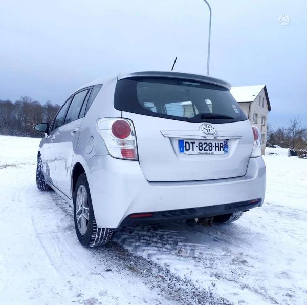 Grey Toyota Verso 2015 in Vilnius, with an engine capacity of 1.60 L and mileage of 218 thousand km for 4900 €, photo 7 on AUTOMOTO.COM.LV