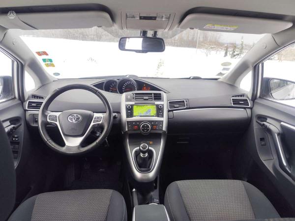 Grey Toyota Verso 2015 in Vilnius, with an engine capacity of 1.60 L and mileage of 218 thousand km for 4900 €, photo 9 on AUTOMOTO.COM.LV