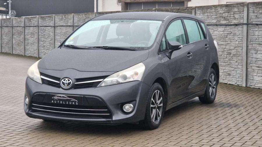 Pelēks Toyota Verso 2015 Tauragė, ar dzinēja tilpumu 1.60 L un nobraukumu 222 tūkst. km par 5400 €, foto 7 vietnē AUTOMOTO.COM.LV