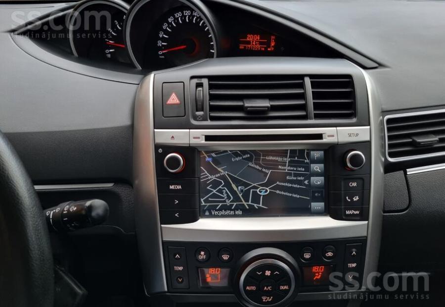 Grey Toyota Verso 2015 in Jelgava, with an engine capacity of 1.60 L and mileage of 171 thousand km for 7400 €, photo 25 on AUTOMOTO.COM.LV