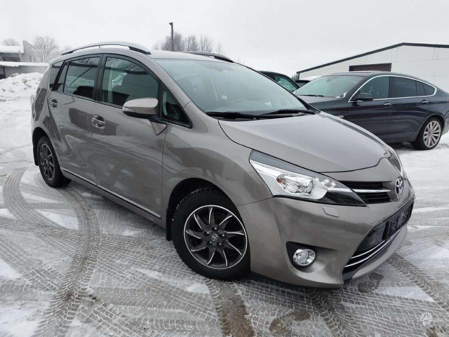 Pelēks Toyota Verso 2015 Utena, ar dzinēja tilpumu 1.80 L un nobraukumu 158 tūkst. km par 10600 €, foto 2 vietnē AUTOMOTO.COM.LV