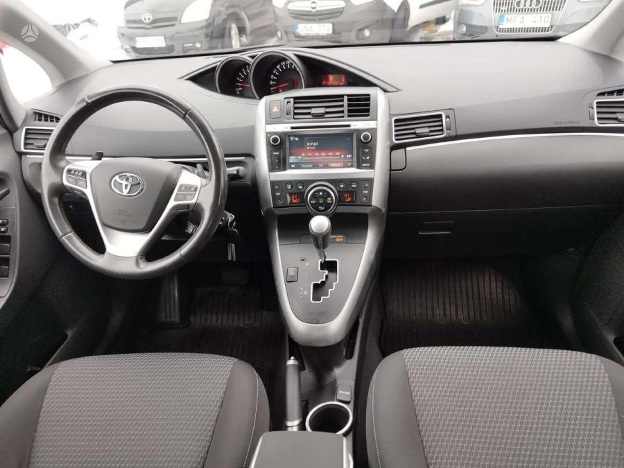 Pelēks Toyota Verso 2015 Utena, ar dzinēja tilpumu 1.80 L un nobraukumu 158 tūkst. km par 10600 €, foto 5 vietnē AUTOMOTO.COM.LV