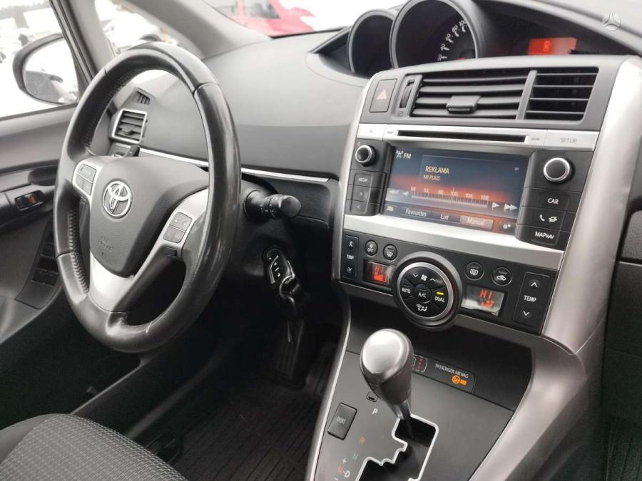 Pelēks Toyota Verso 2015 Utena, ar dzinēja tilpumu 1.80 L un nobraukumu 158 tūkst. km par 10600 €, foto 8 vietnē AUTOMOTO.COM.LV