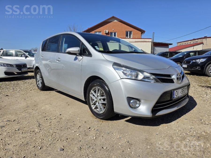 Grey Toyota Verso 2015 in Rezekne, with an engine capacity of 1.60 L and mileage of 0 thousand km for 6550 €, photo 5 on AUTOMOTO.COM.LV