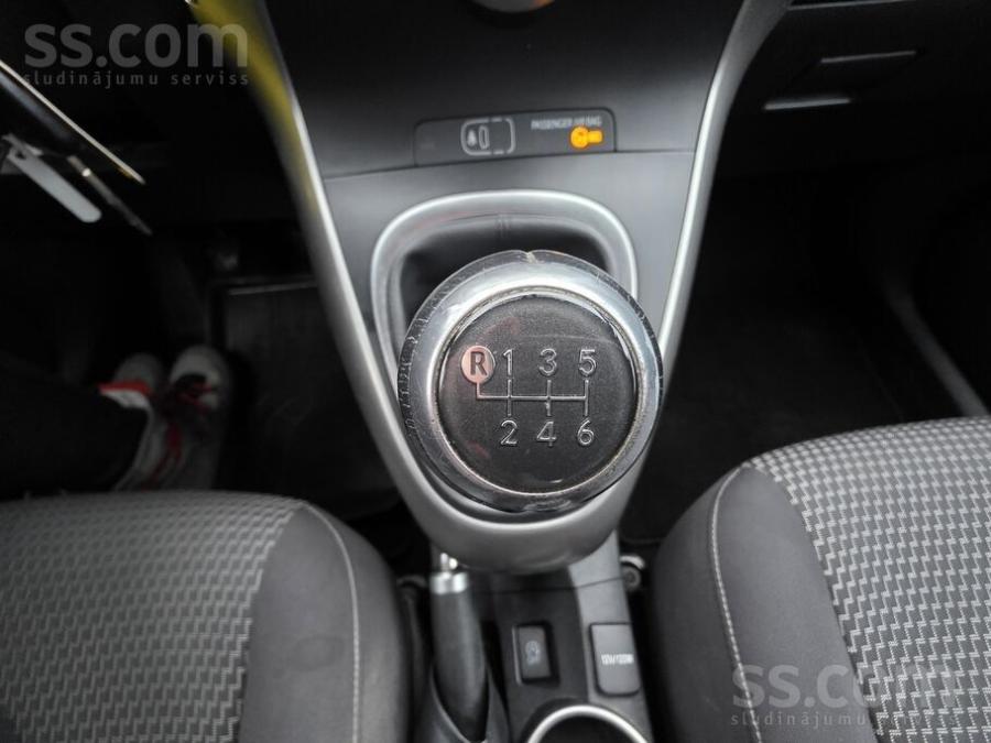 Grey Toyota Verso 2015 in Rezekne, with an engine capacity of 1.60 L and mileage of 0 thousand km for 6550 €, photo 19 on AUTOMOTO.COM.LV