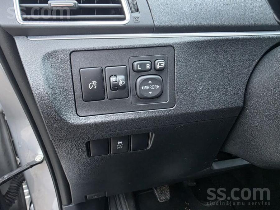 Grey Toyota Verso 2015 in Rezekne, with an engine capacity of 1.60 L and mileage of 0 thousand km for 6550 €, photo 20 on AUTOMOTO.COM.LV