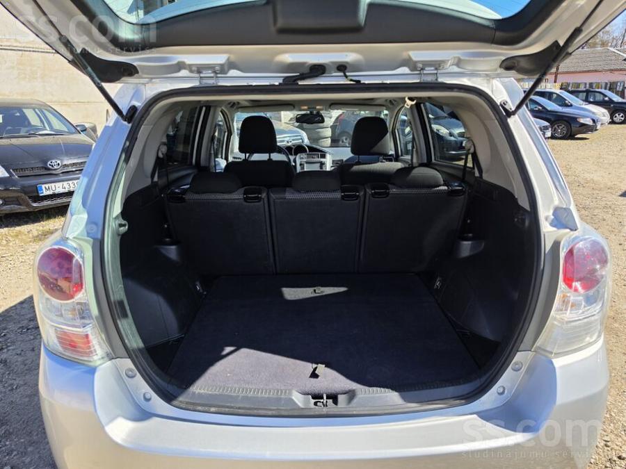 Grey Toyota Verso 2015 in Rezekne, with an engine capacity of 1.60 L and mileage of 0 thousand km for 6550 €, photo 29 on AUTOMOTO.COM.LV
