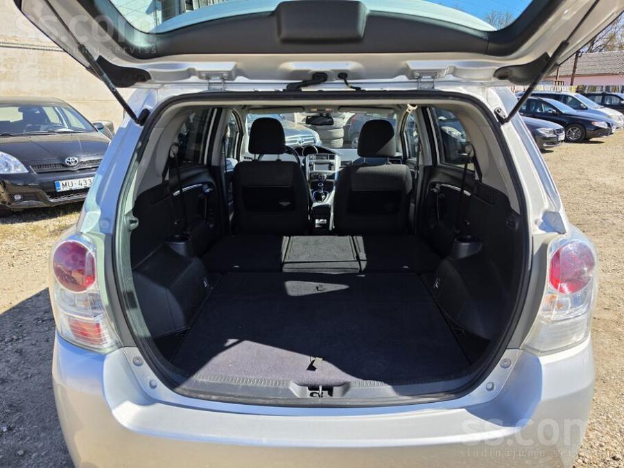 Grey Toyota Verso 2015 in Rezekne, with an engine capacity of 1.60 L and mileage of 0 thousand km for 6550 €, photo 30 on AUTOMOTO.COM.LV