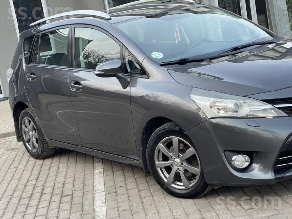 Grey Toyota Verso 2015 in Jurmala, with an engine capacity of 1.60 L and mileage of 0 thousand km for 5890 €, photo 3 on AUTOMOTO.COM.LV