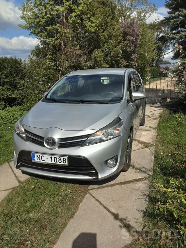 Pelēks Toyota Verso 2015 Jēkabpils, ar dzinēja tilpumu 1.60 L un nobraukumu 160 tūkst. km par 5400 €, foto 1 vietnē AUTOMOTO.COM.LV