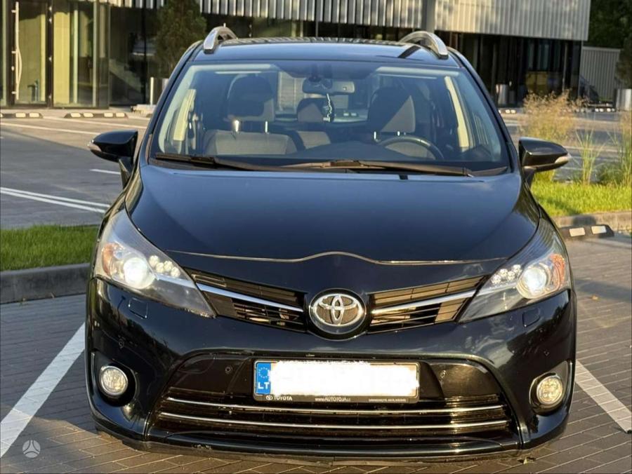 Pelēks Toyota Verso 2015 Kauņa, ar dzinēja tilpumu 1.60 L un nobraukumu 223 tūkst. km par 6450 €, foto 3 vietnē AUTOMOTO.COM.LV