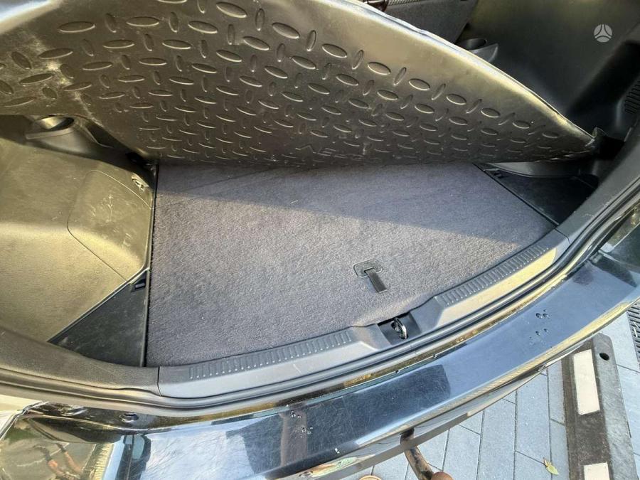 Pelēks Toyota Verso 2015 Kauņa, ar dzinēja tilpumu 1.60 L un nobraukumu 223 tūkst. km par 6450 €, foto 12 vietnē AUTOMOTO.COM.LV