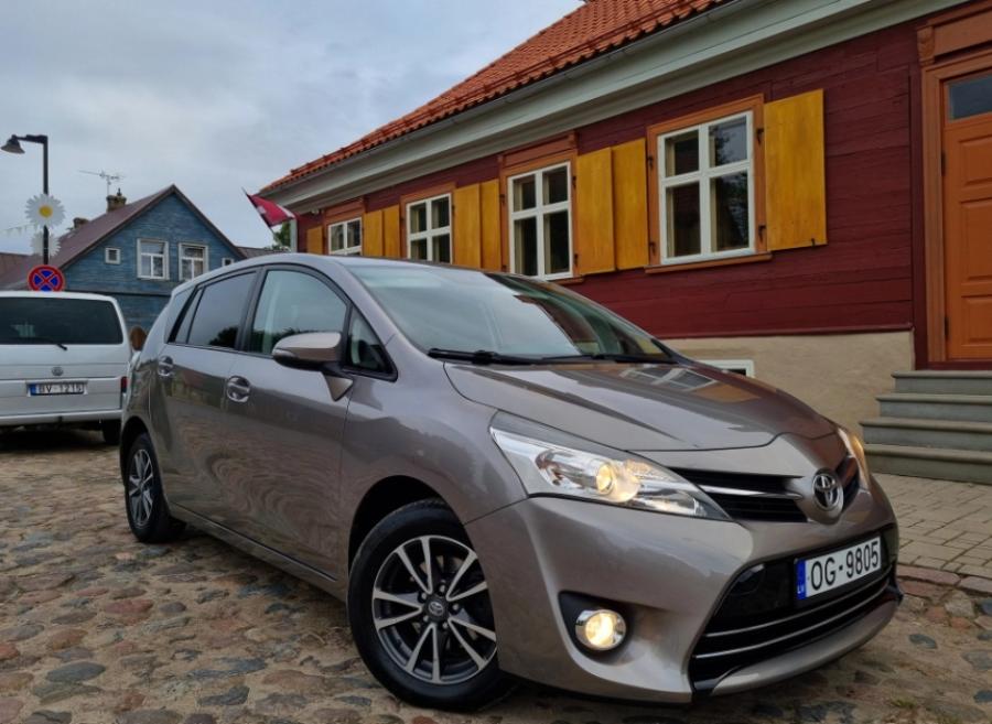 Pelēks Toyota Verso 2015 Rīga, ar dzinēja tilpumu 1.60 L un nobraukumu 171 tūkst. km par 7400 €, foto 3 vietnē AUTOMOTO.COM.LV