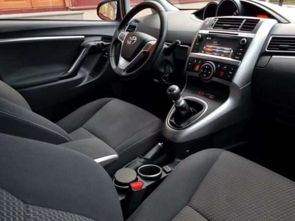 Grey Toyota Verso 2015 in Riga, with an engine capacity of 1.60 L and mileage of 171 thousand km for 7400 €, photo 5 on AUTOMOTO.COM.LV