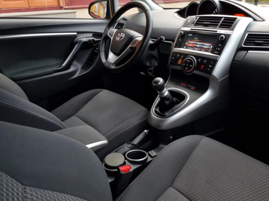 Pelēks Toyota Verso 2015 Rīga, ar dzinēja tilpumu 1.60 L un nobraukumu 171 tūkst. km par 7400 €, foto 6 vietnē AUTOMOTO.COM.LV