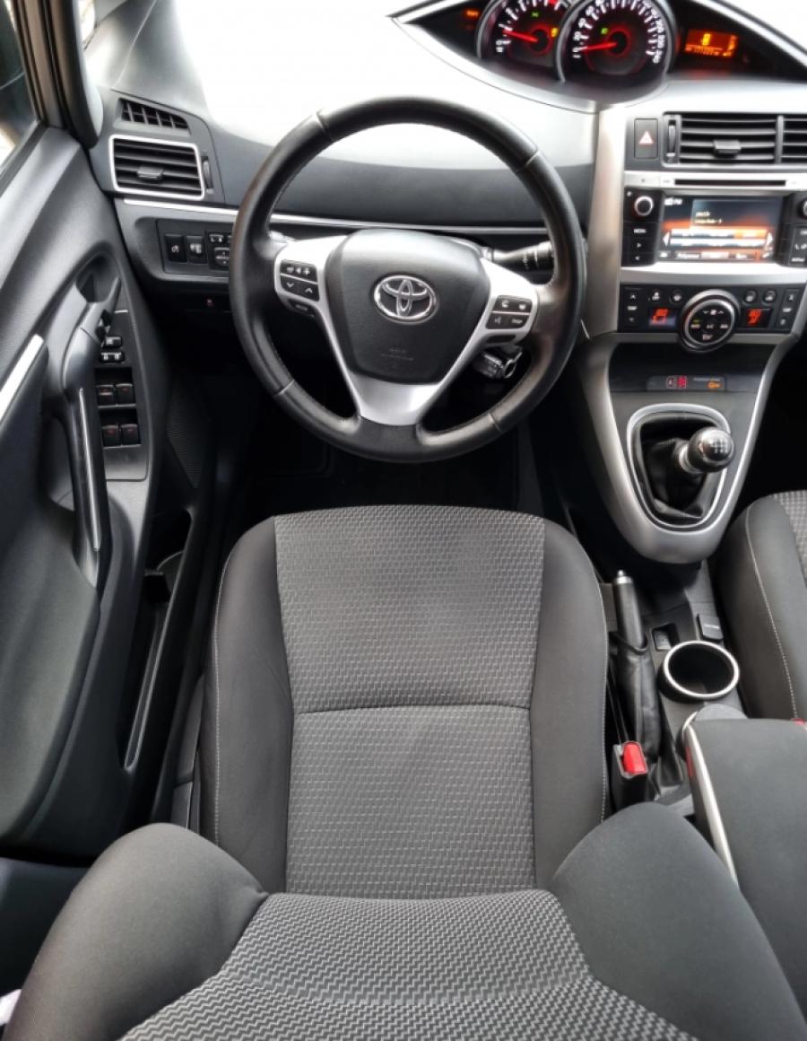 Pelēks Toyota Verso 2015 Rīga, ar dzinēja tilpumu 1.60 L un nobraukumu 171 tūkst. km par 7400 €, foto 18 vietnē AUTOMOTO.COM.LV