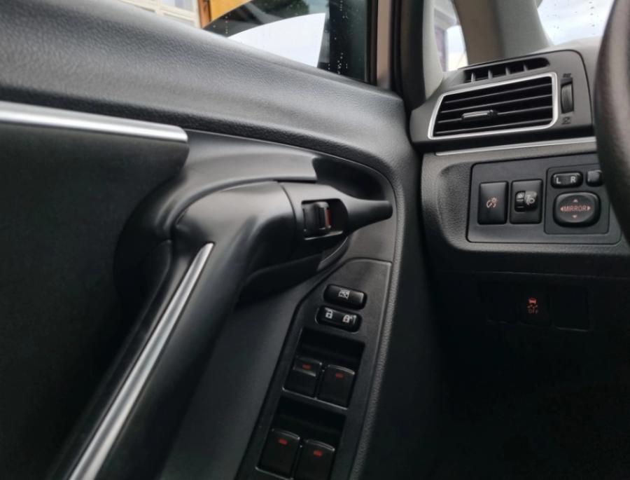 Pelēks Toyota Verso 2015 Rīga, ar dzinēja tilpumu 1.60 L un nobraukumu 171 tūkst. km par 7400 €, foto 24 vietnē AUTOMOTO.COM.LV
