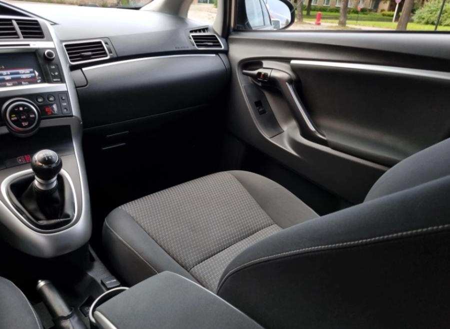 Pelēks Toyota Verso 2015 Rīga, ar dzinēja tilpumu 1.60 L un nobraukumu 171 tūkst. km par 7400 €, foto 27 vietnē AUTOMOTO.COM.LV