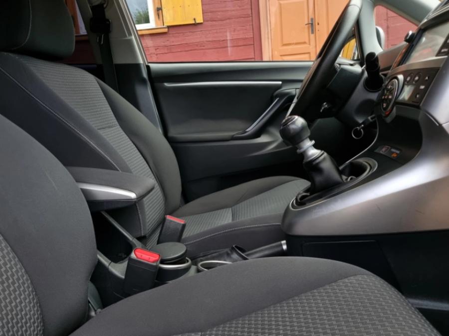 Pelēks Toyota Verso 2015 Rīga, ar dzinēja tilpumu 1.60 L un nobraukumu 171 tūkst. km par 7400 €, foto 29 vietnē AUTOMOTO.COM.LV