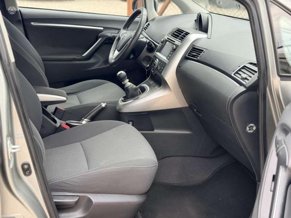 Pelēks Toyota Verso 2015 Ukmergė, ar dzinēja tilpumu 1.60 L un nobraukumu 180 tūkst. km par 7950 €, foto 8 vietnē AUTOMOTO.COM.LV