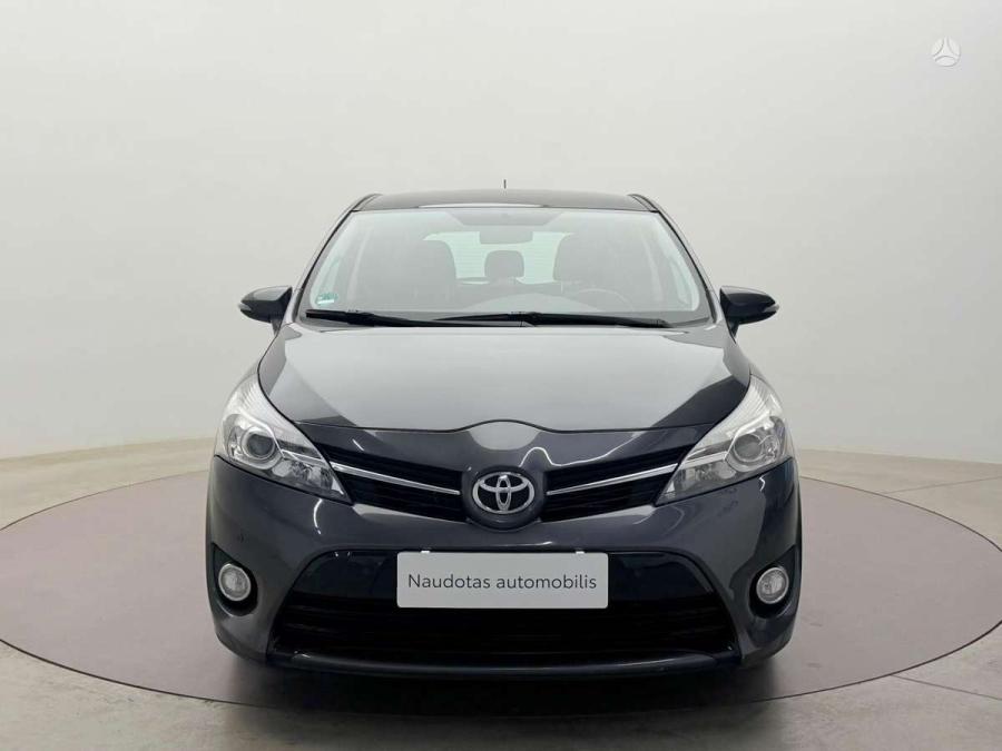 Grey Toyota Verso 2015 in Panevezys, with an engine capacity of 1.60 L and mileage of 172 thousand km for 6590 €, photo 3 on AUTOMOTO.COM.LV