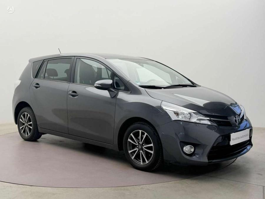 Grey Toyota Verso 2015 in Panevezys, with an engine capacity of 1.60 L and mileage of 172 thousand km for 6590 €, photo 4 on AUTOMOTO.COM.LV